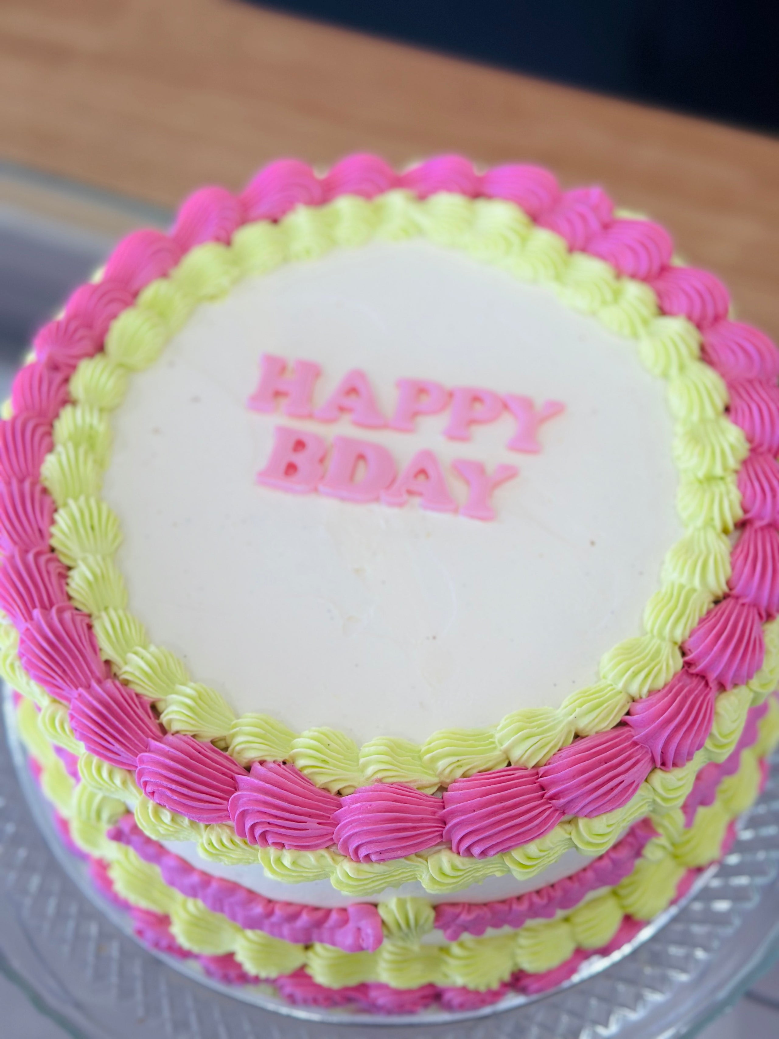 Vintage iced cake | Cakeboi